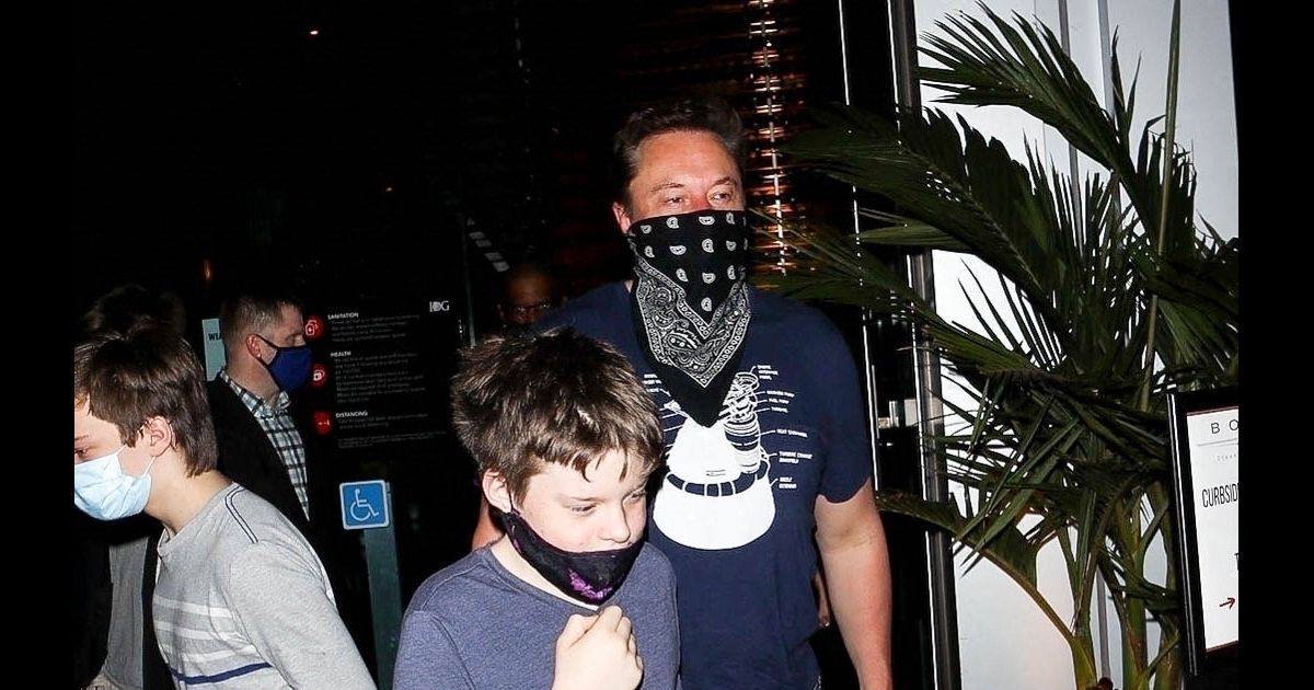 Elon Musk Est All Diner Avec Son Fils Kai Dans Le Quartier De West Elon Musk Est All Diner Avec Son Fils Kai Dans Le Quartier De West