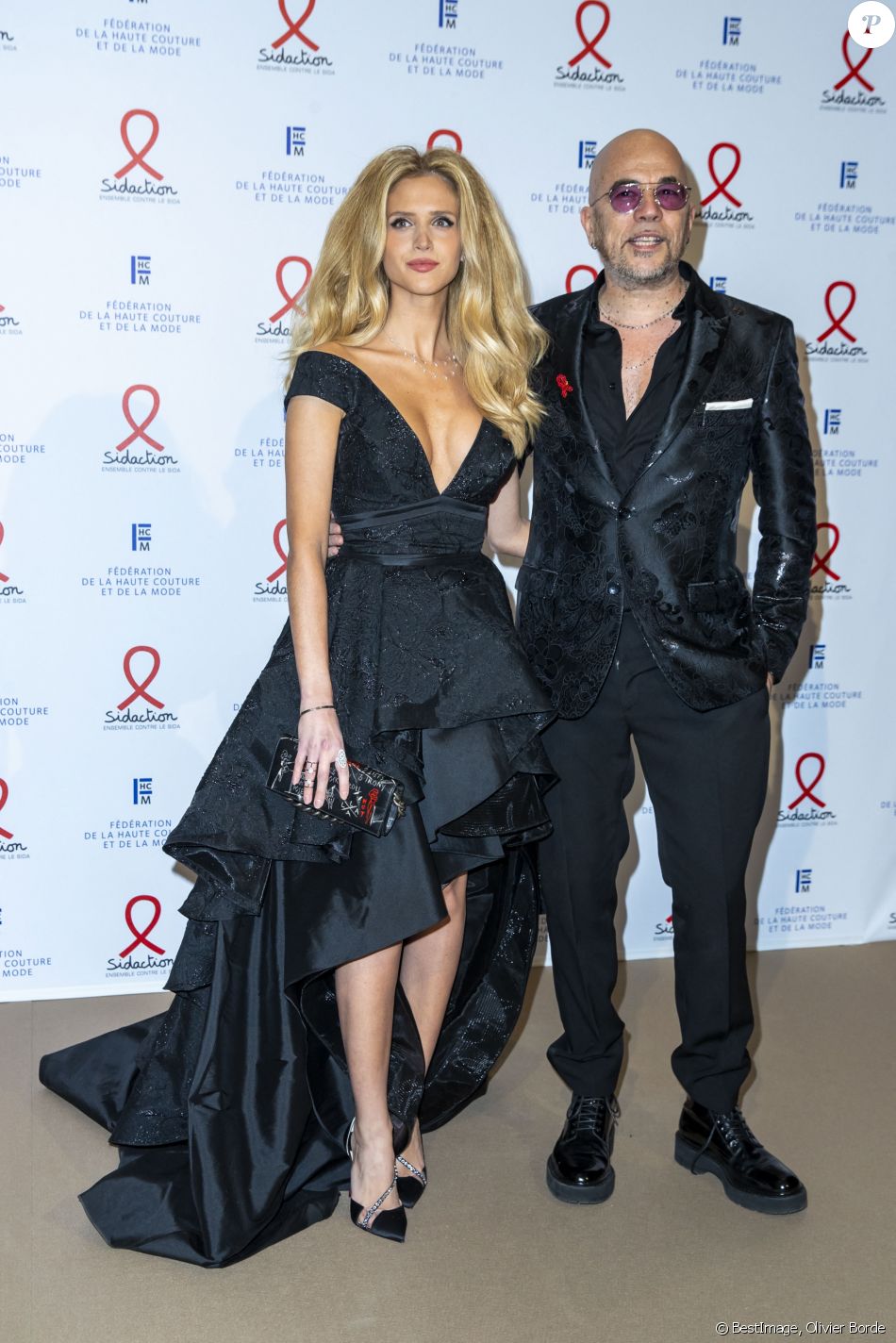 Pascal Obispo et sa femme Julie Hantson lors du photocall de la 18ème ...