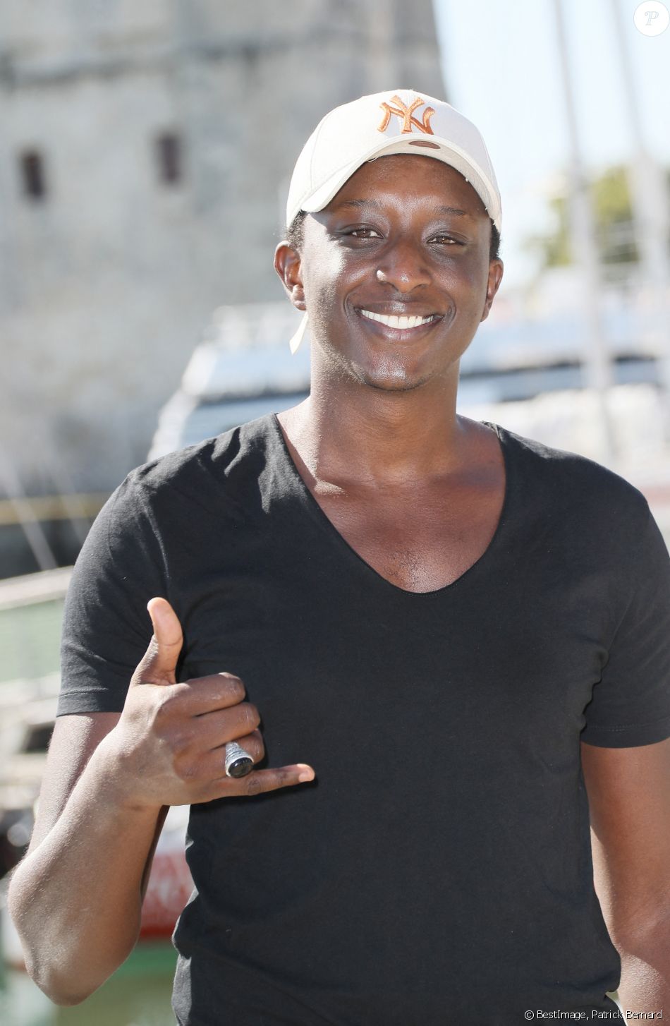 Ahmed Sylla pour la série télévisée Access au photocall du quatrième ...