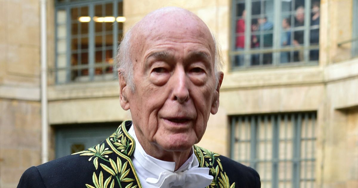 Valéry Giscard d'Estaing à l'Académie Française à Paris le 28 janvier ...