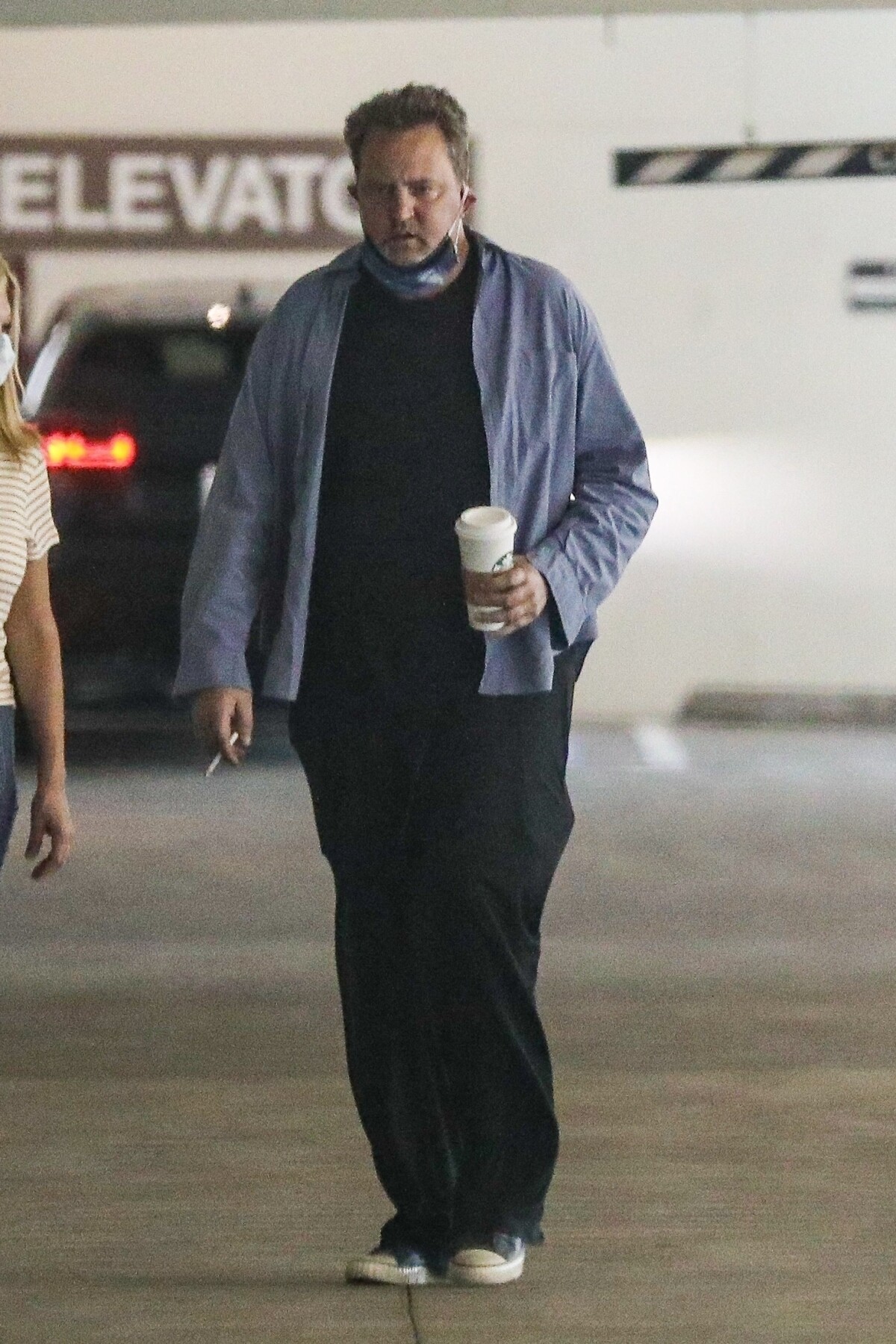 Photo : Exclusif - Matthew Perry est allé acheter des cigarettes et des ...