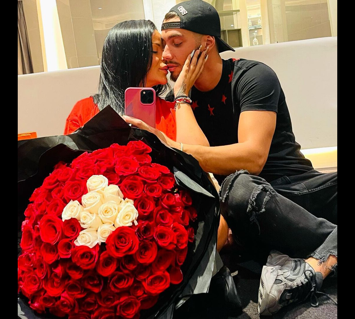 Photo : Sarah Fraisou et son mari Ahmed, le 14 février 2021 - Purepeople