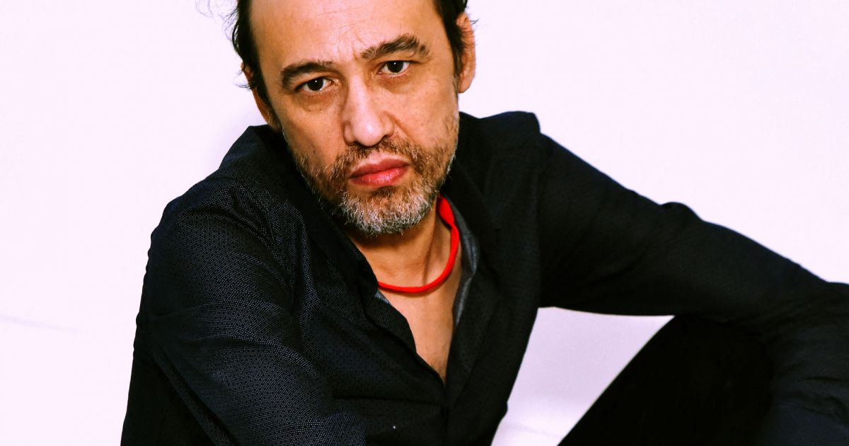 Nicolas Ker, le chanteur musicien, compositeur, du groupe Poni Hoax, à ...