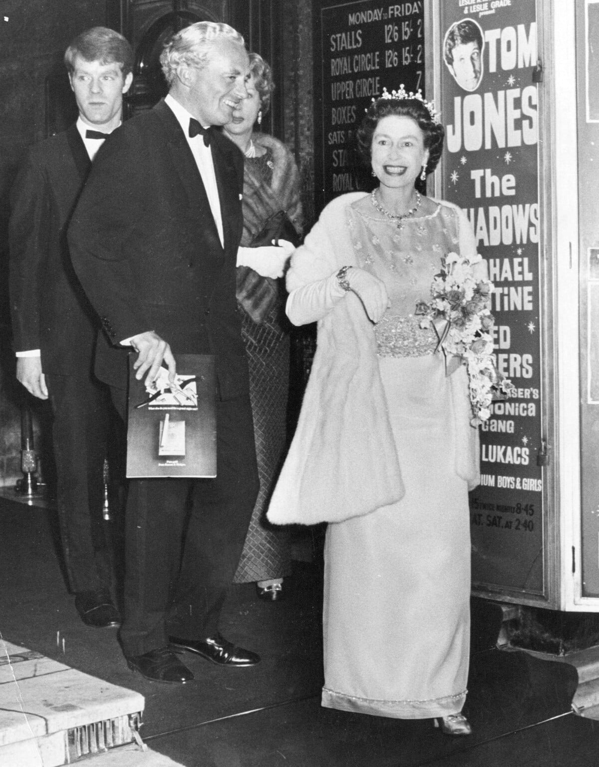 Photo : La reine Elisabeth II d'Angleterre et Lord Rupert Nevill au ...