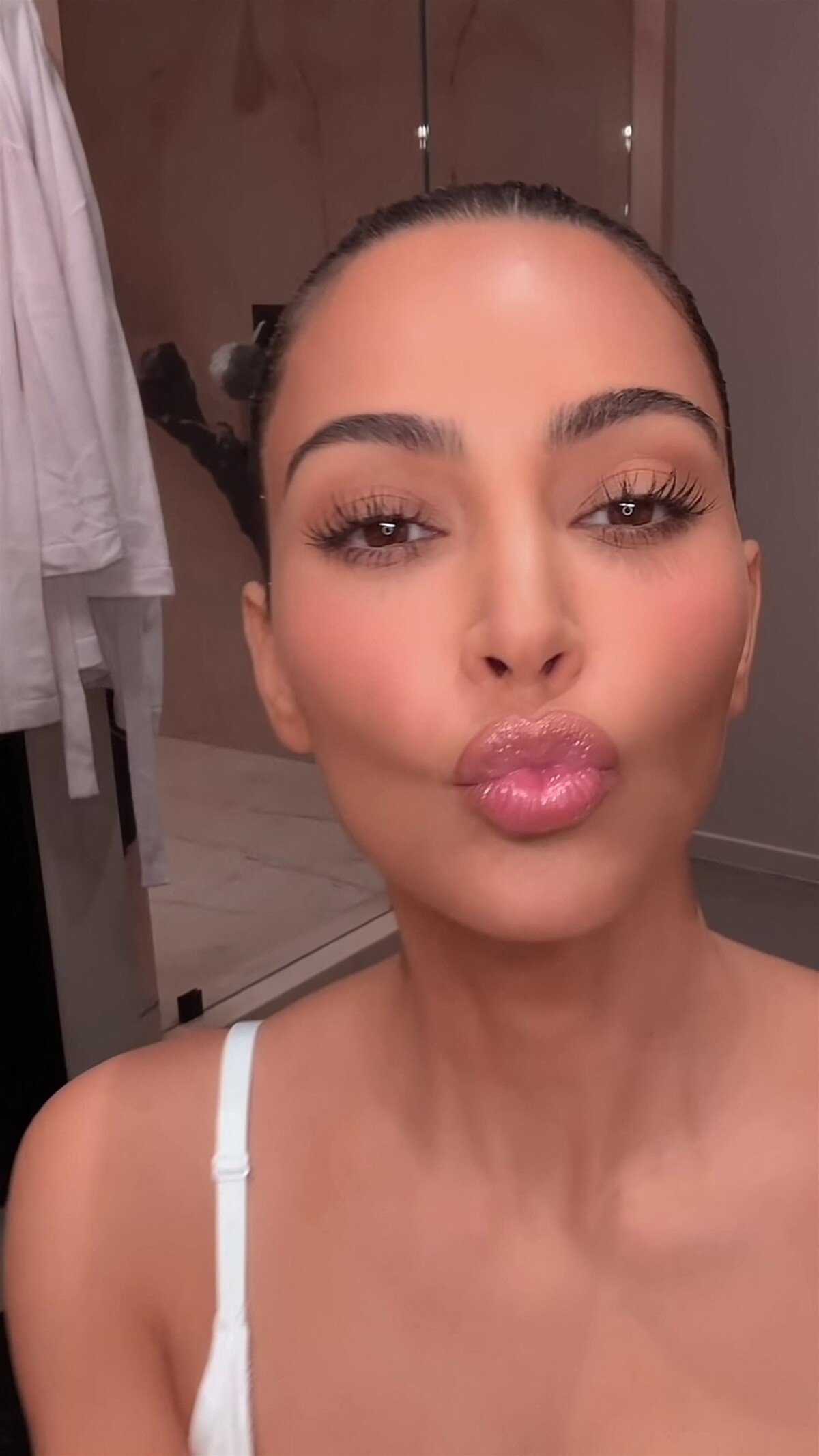 Photo : Les secrets de beauté KKW de Kim Kardashian. - Purepeople