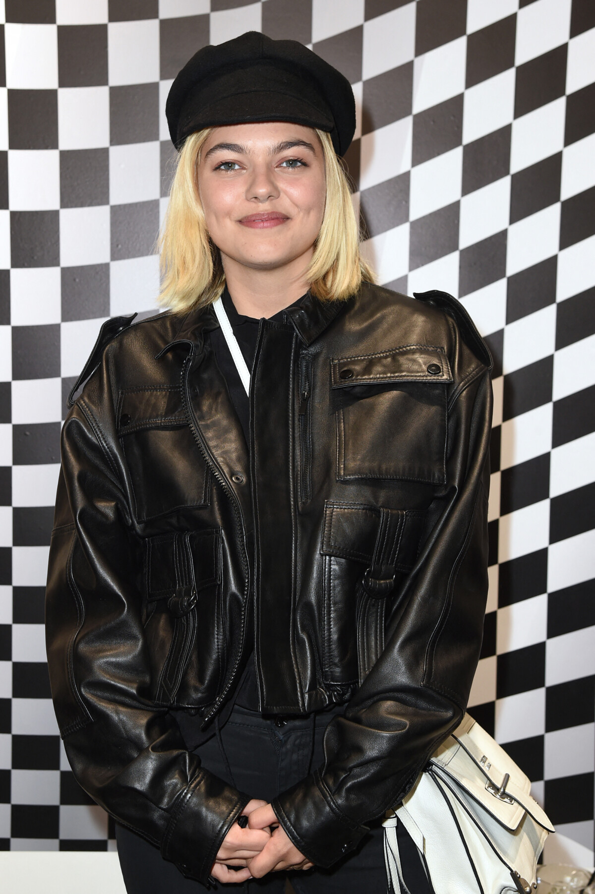 Photo : Exclusif - Louane Emera - Vernissage de l'exposition "Race Kit ...