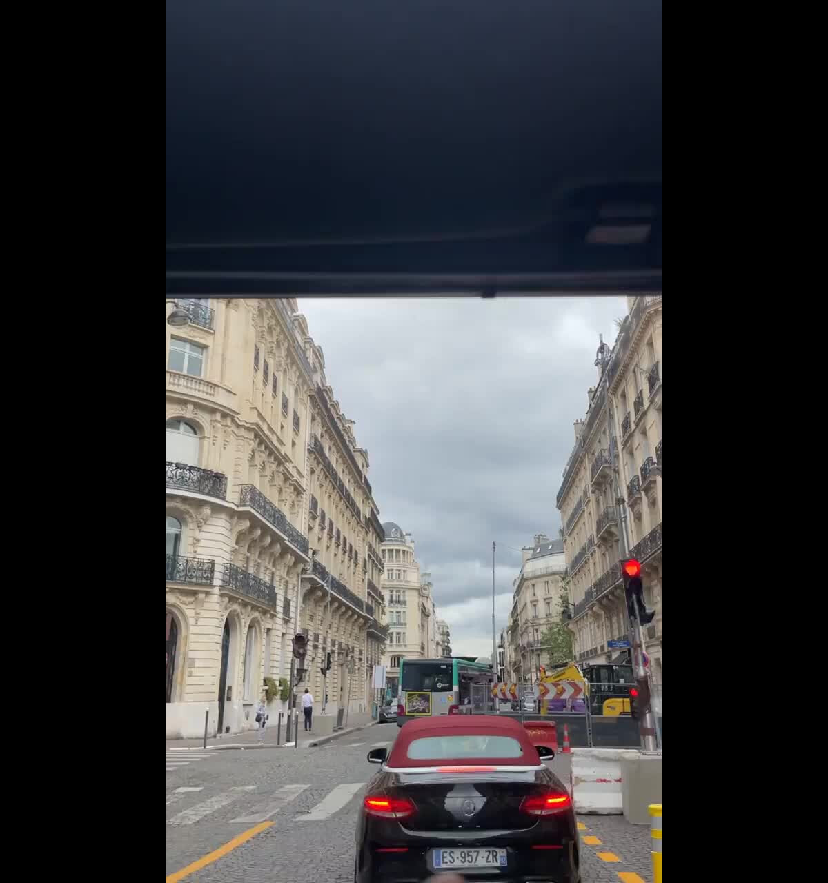 Vidéo : Travis Scott dans les bouchons parisiens. Juin 2021 - Ode ...