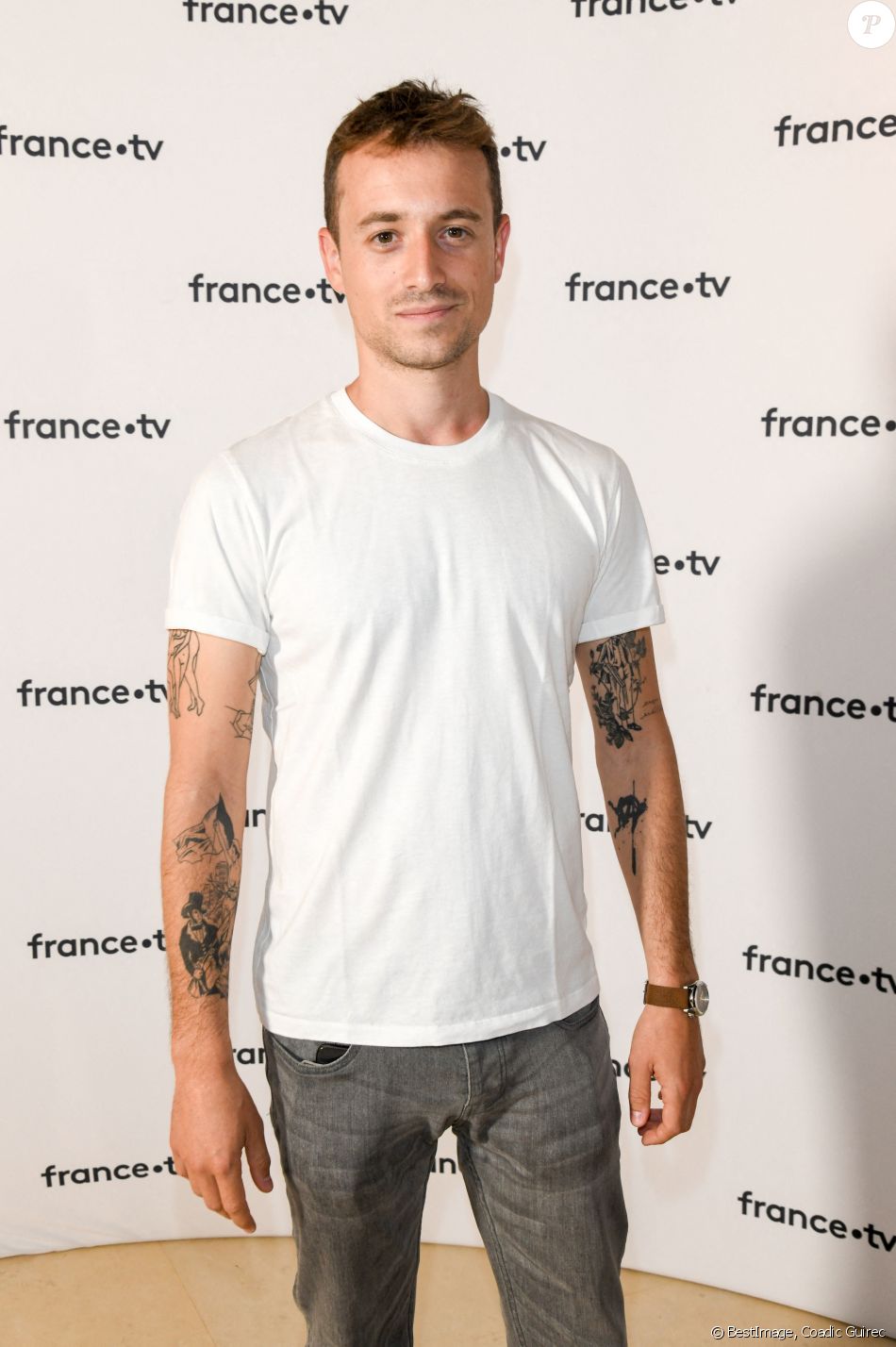 Hugo Clément au photocall de la conférence de presse de France 2 au ...