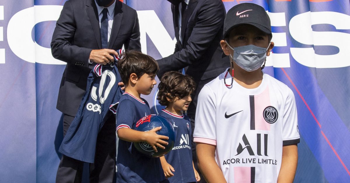 Lionel Messi et ses enfants, Thiago, 8 ans, Mateo, 5 ans, et Ciro, 3 ...