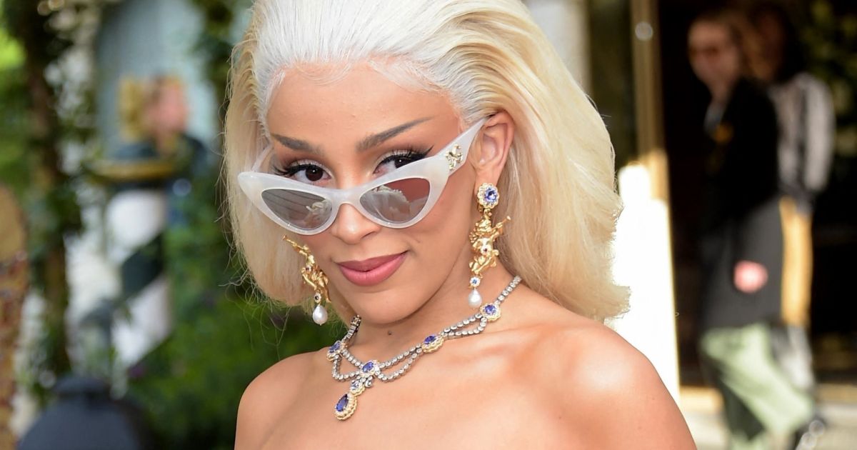 Doja Cat (Amala Ratna Zandile Dlamini) - Arrivées à l'hôtel Excelsior à ...