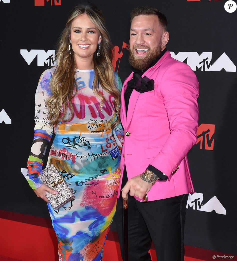 Conor McGregor et son épouse Dee Devlin aux MTV Video Music Awards 2021 ...