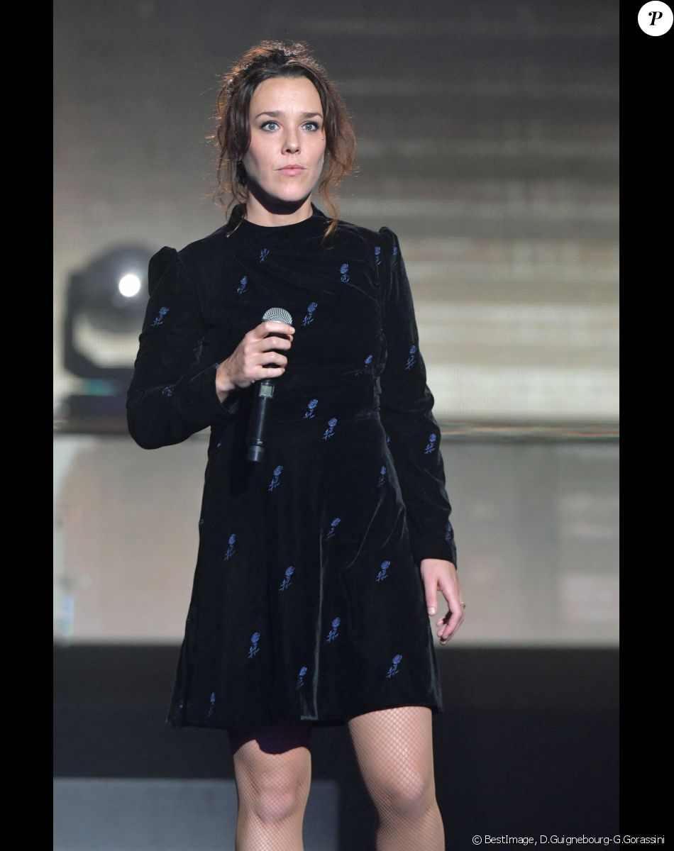 Zaz mariée en secret : la chanteuse dévoile sa bague pour la première ...