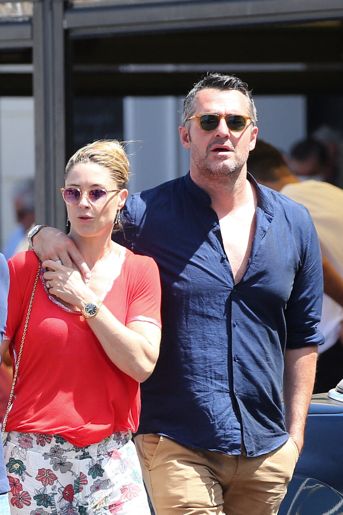 Photo : Arnaud Ducret et sa compagne, Claire Francisci se promènent à ...