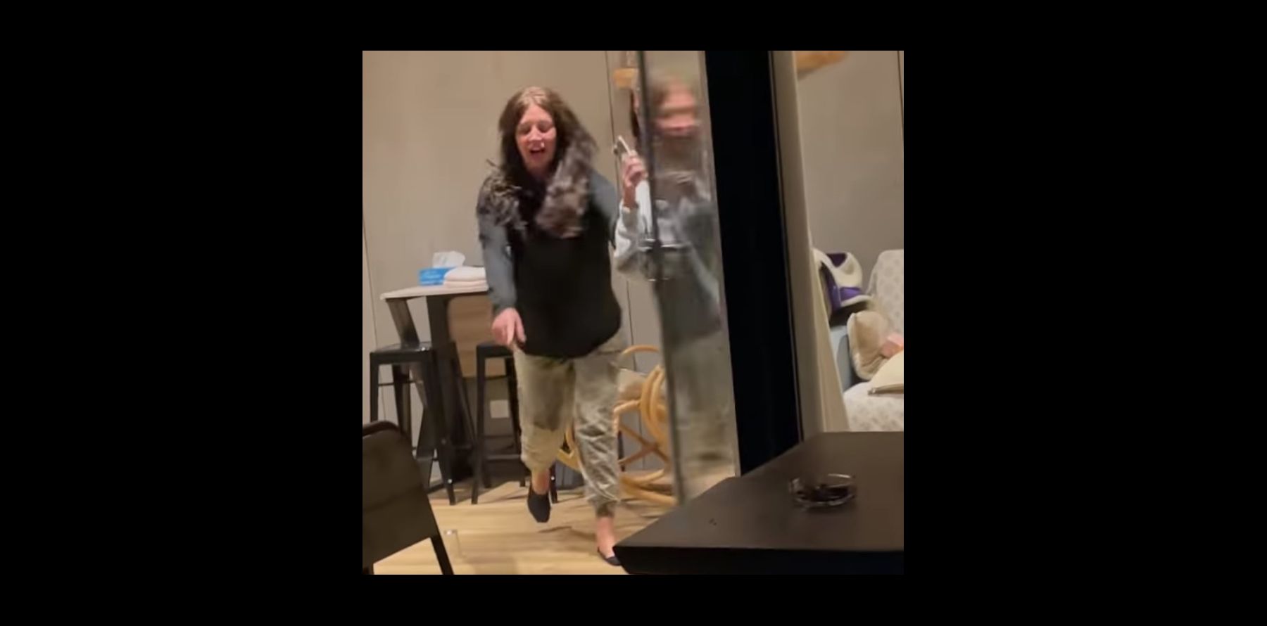 Adèle Exarchopoulos en panique totale : Leïla Bekhti à la rescousse ...