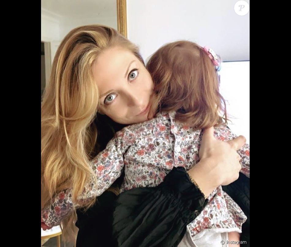 Carole Carat pose avec sa fille Victoire, mai 2021 - Purepeople