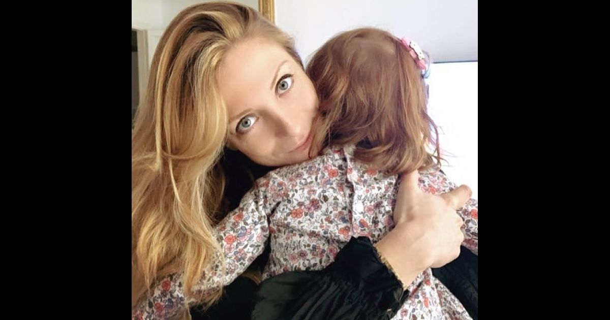 Carole Carat pose avec sa fille Victoire, mai 2021 - Purepeople