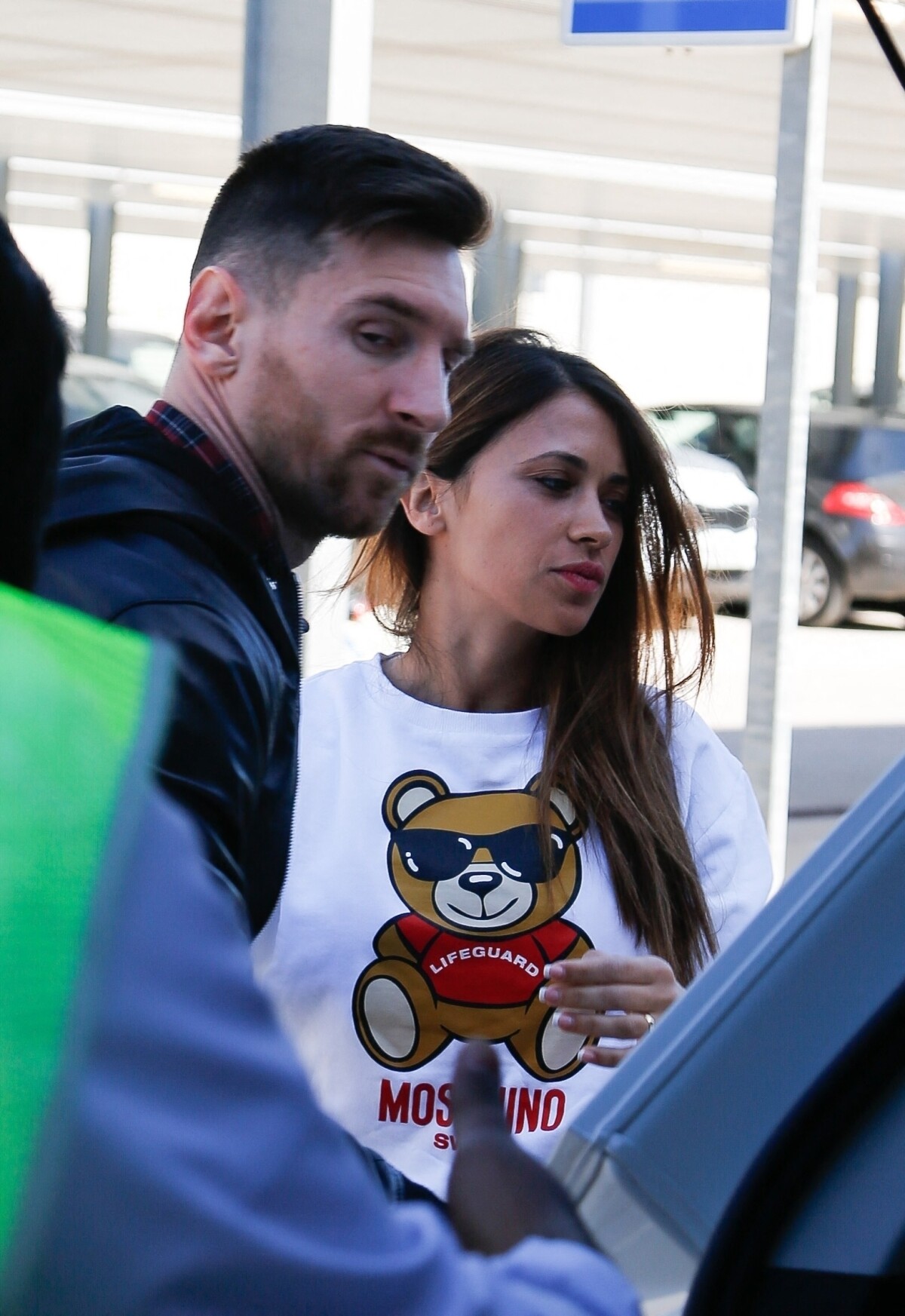 Photo : Lionel Messi et sa femme Antonella Roccuzzo vont prendre un ... Photo : Lionel Messi et sa femme Antonella Roccuzzo vont prendre un ...