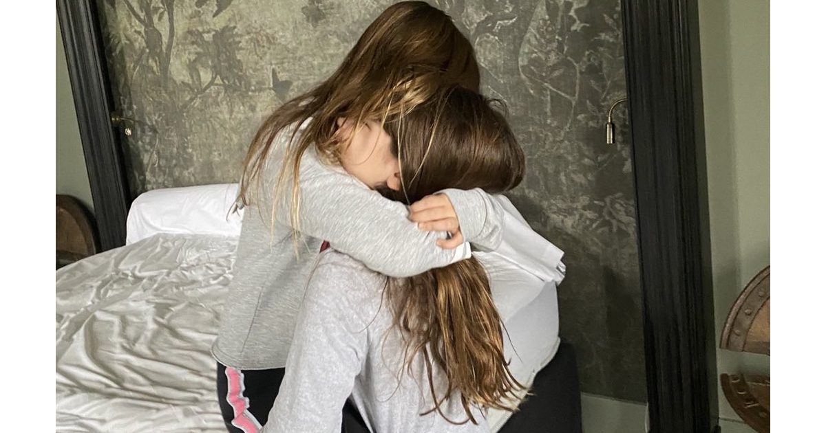 Marc-Olivier Fogiel partage une rare photo de ses deux filles, Mila et ...