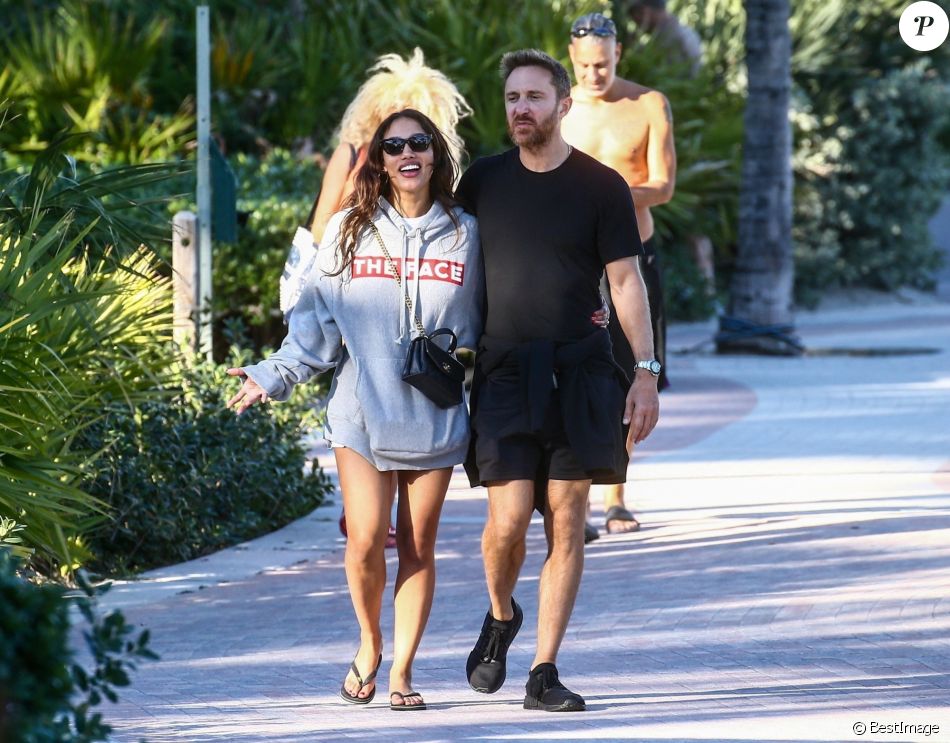 David Guetta et sa compagne Jessica Ledon se baladent en amoureux le ...