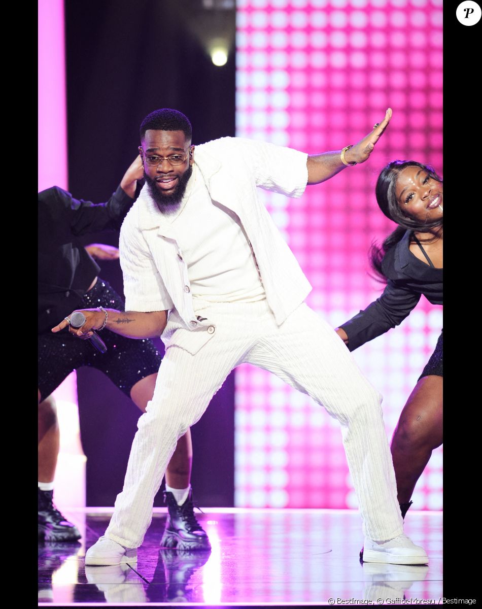 Tayc (DALS) déjà papa ? Le chanteur se dévoile un bébé dans les bras ...