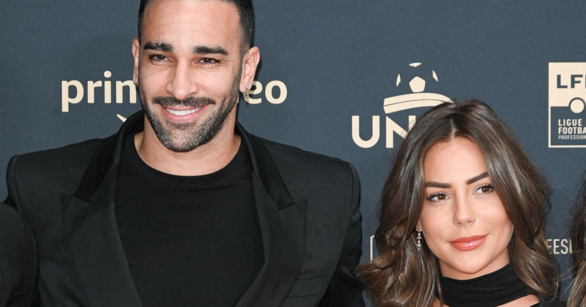 Adil Rami et sa compagne Léna Guillou - Photocall de la cérémonie des ...