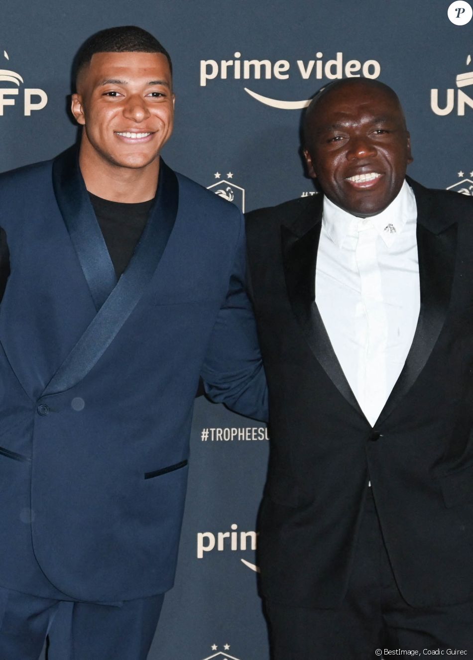Kylian Mbappé avec son père Wilfrid Mbappé - Photocall de la cérémonie ...