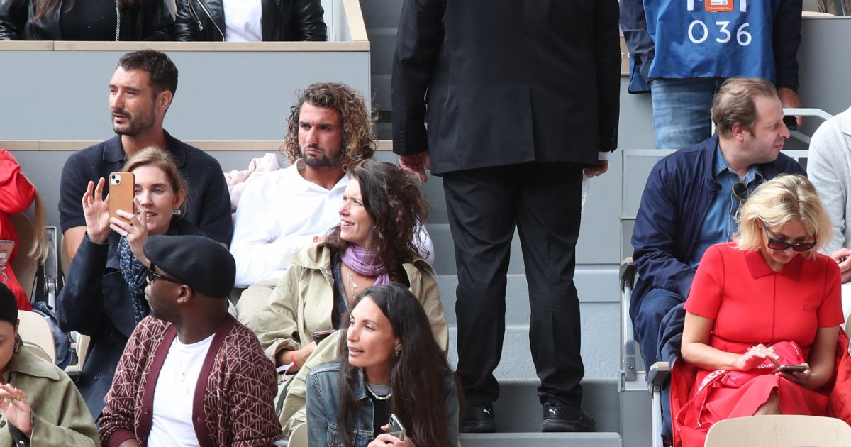 Jérémy Frérot, son frère Lucas Frérot, Caroline Anglade et son ...