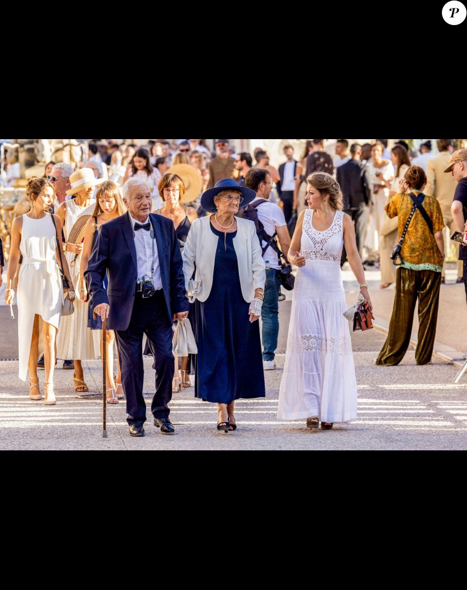 Mariage de Simon Porte Jacquemus : Tina Kunakey dans une somptueuse ...
