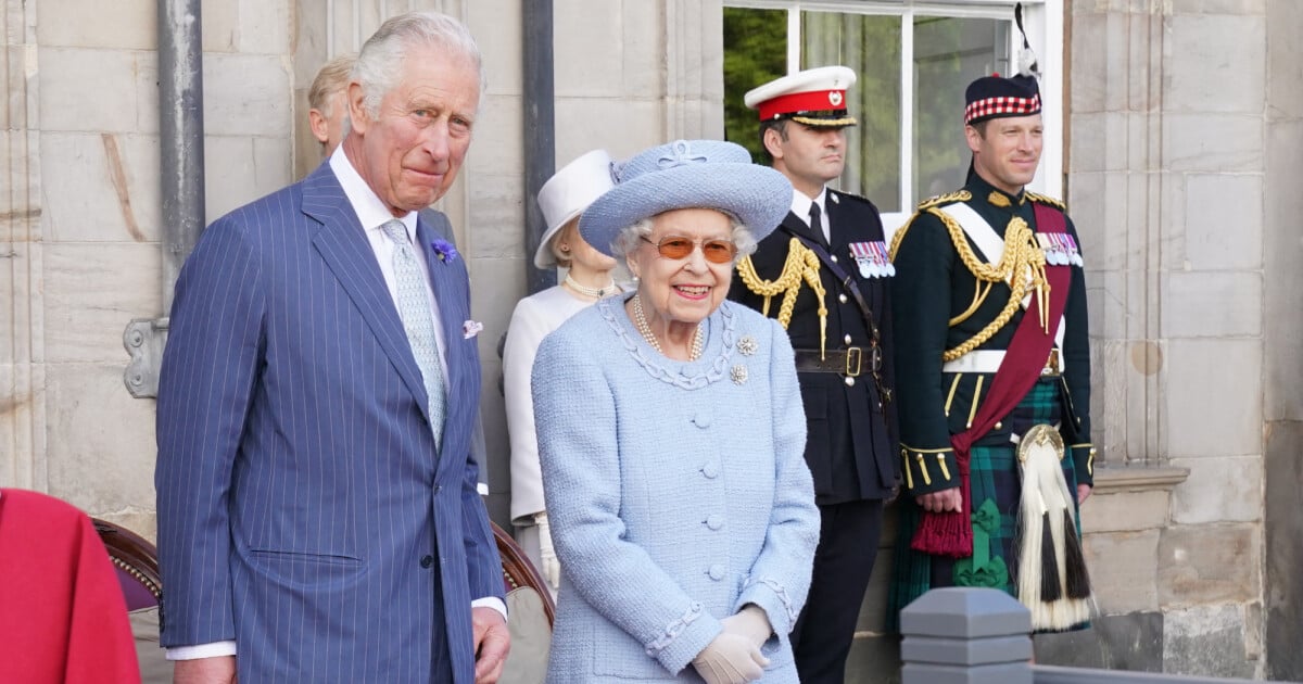 Prince Charles très inquiet pour la reine : Il se rend "quotidiennement ...