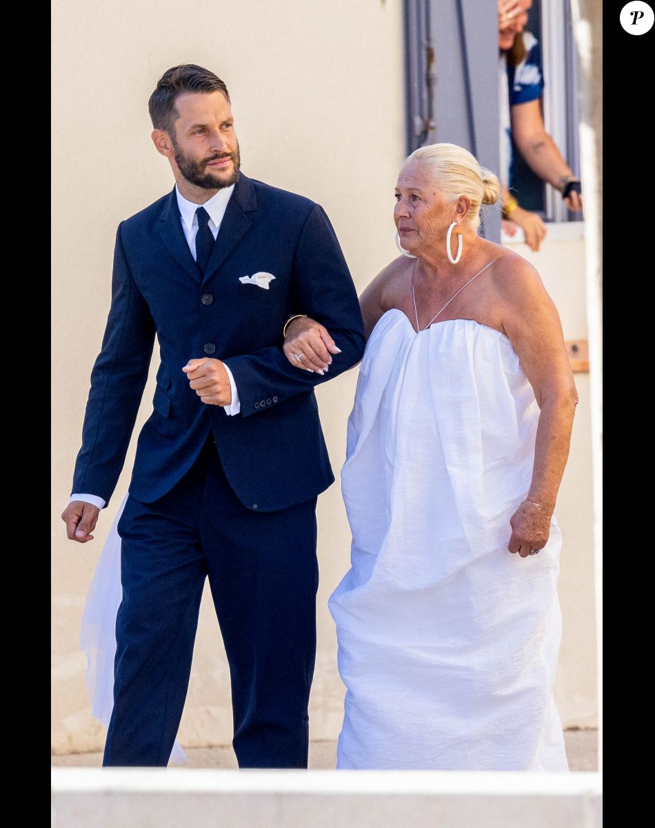 Simon Porte Jacquemus en robe de mariée : une célèbre chanteuse dévoile ...