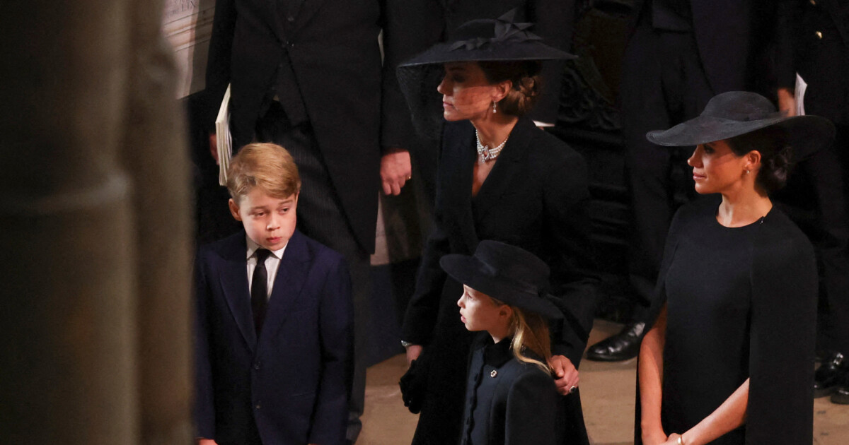 Kate Middleton parée d'un magnifique collier de perles aux funérailles ...