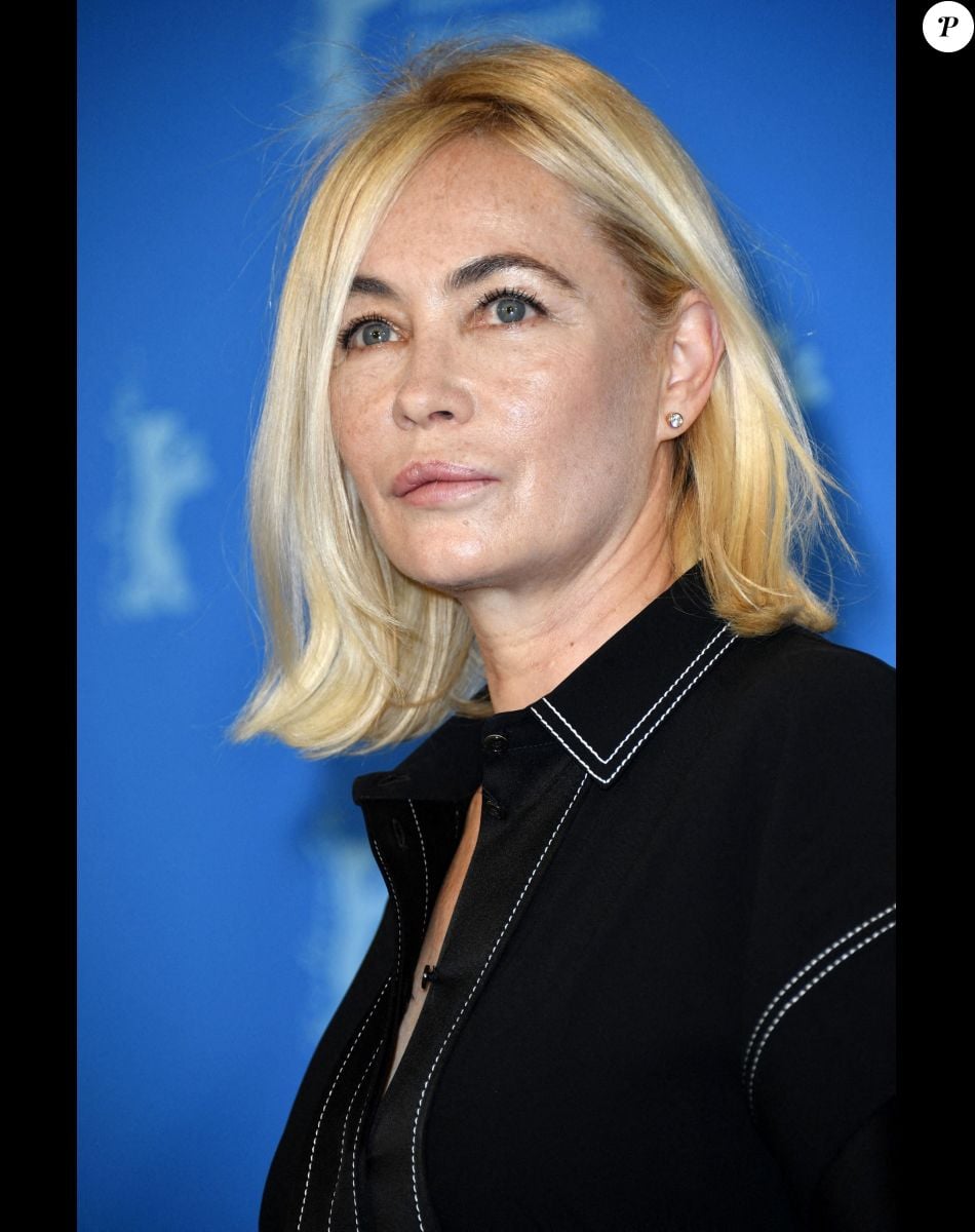 Emmanuelle Béart rayonne, touchante à l'aube de ses 60 ans : "On ne ...