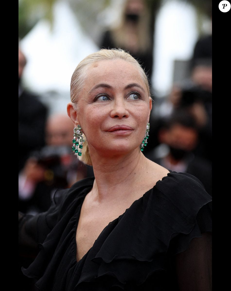 Emmanuelle Béart rayonne, touchante à l'aube de ses 60 ans : "On ne ...