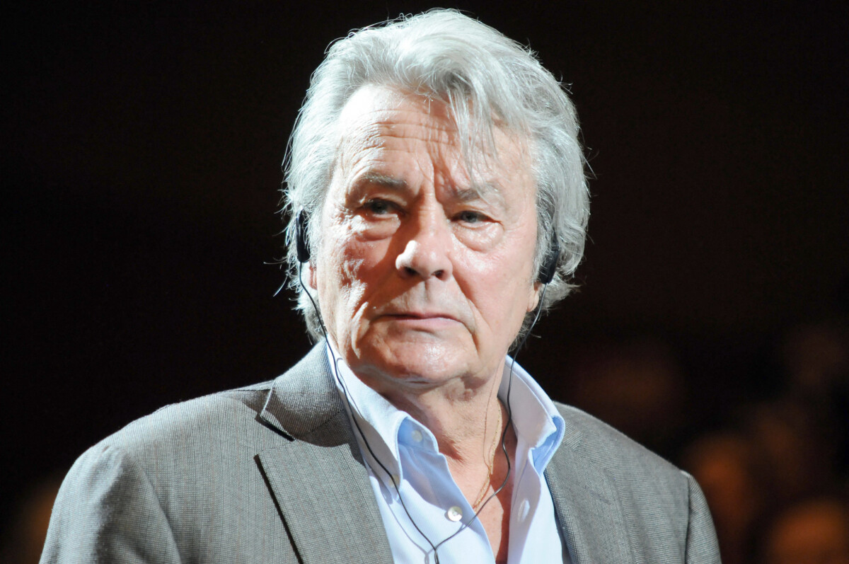 Photo : Alain Delon en Ukraine - Purepeople