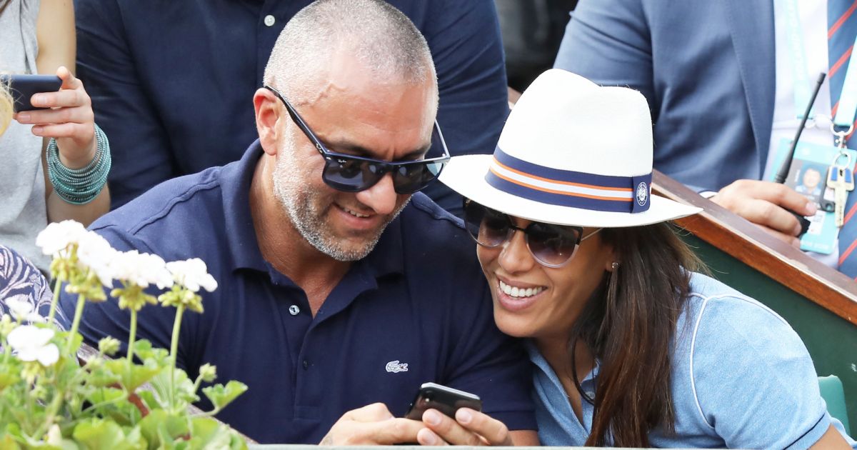 Amel Bent et son mari Patrick Antonelli dans les tribunes des ...