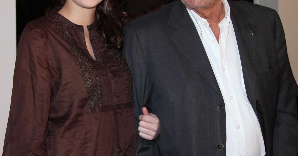 Alain Delon et sa fille Anouchka Delon en 2013 À Paris - Purepeople Alain Delon et sa fille Anouchka Delon en 2013 À Paris - Purepeople
