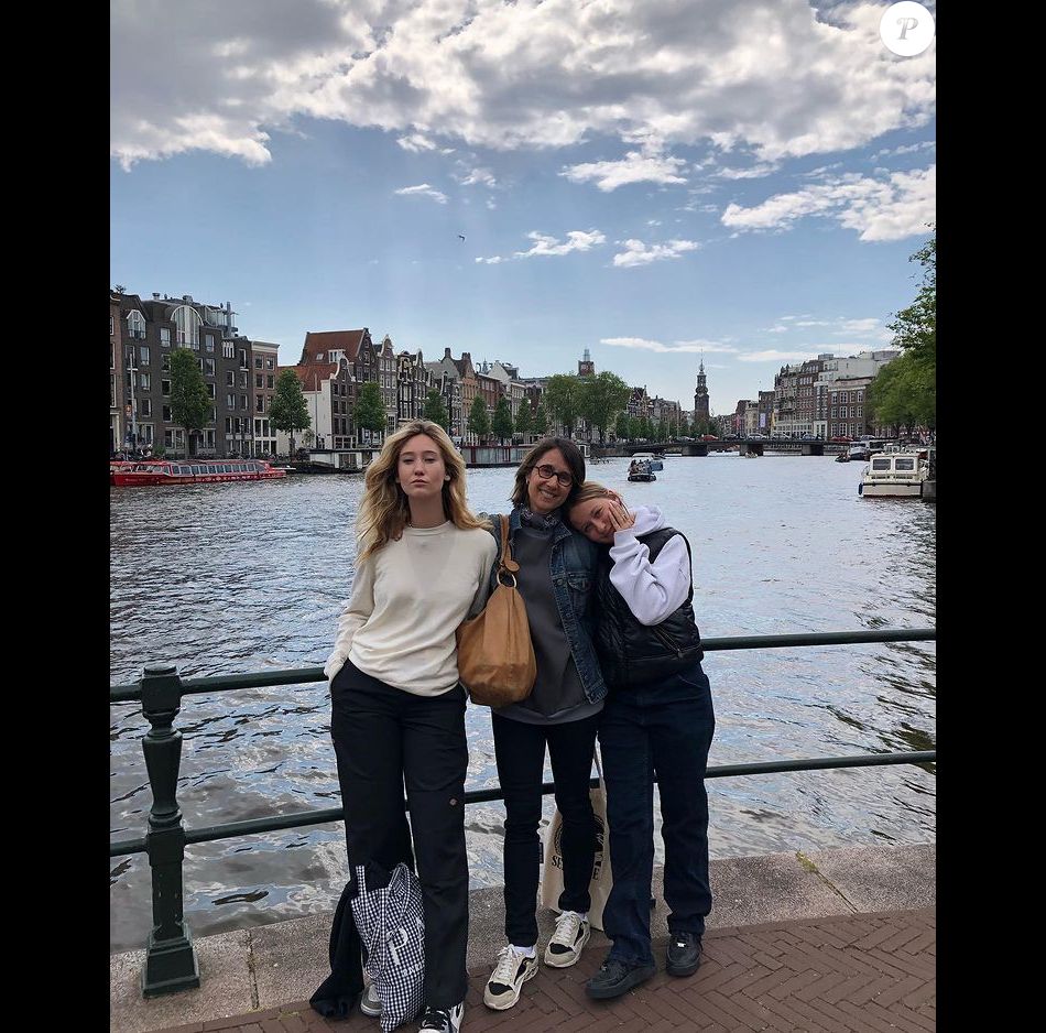 Alexia Laroche-Joubert avec ses filles Solveig et Isaure à Amsterdam ...