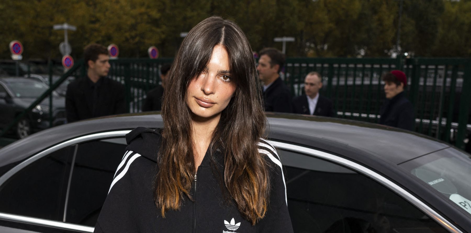 Emily Ratajkowski noyée dans un jogging trop large, Aya Nakamura ose le ...