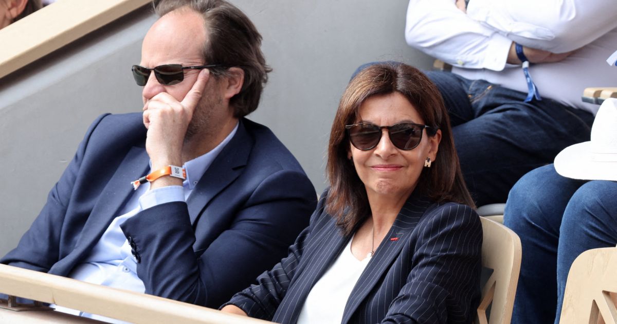 Anne Hidalgo et son mari Jean-Marc Germain dans les tribunes lors des ...