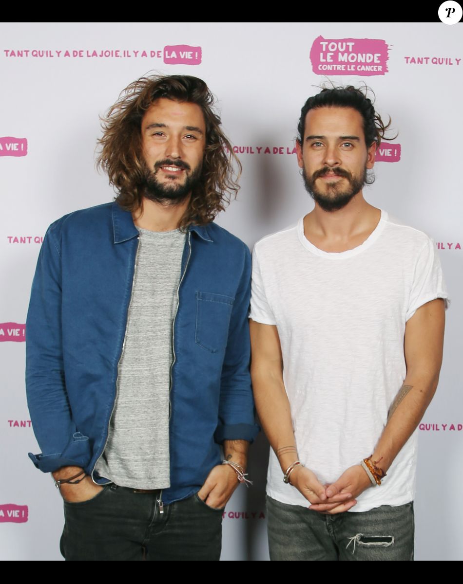 Flo Delavega : Rare vidéo avec son fils aux cheveux très longs, un père heureux et très câlin ...