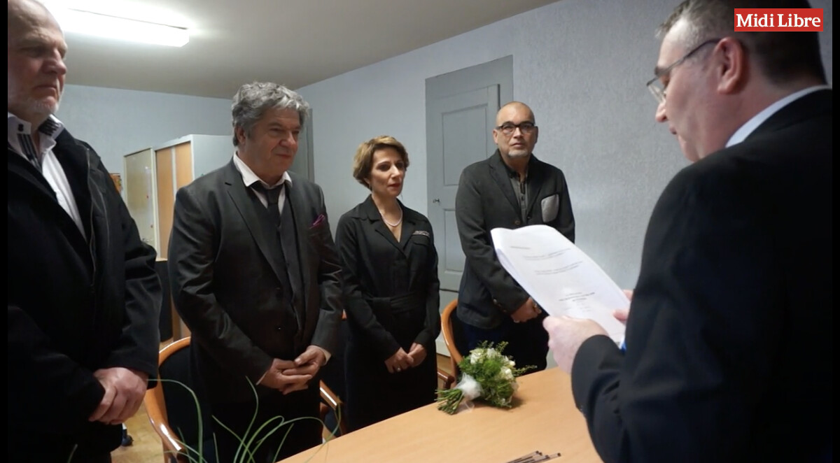 Vidéo : Mariage civil de Lionnel Astier et Dominique Faguet - Purepeople