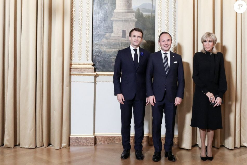 Le président de la République française, Emmanuel Macron accompagné de ...