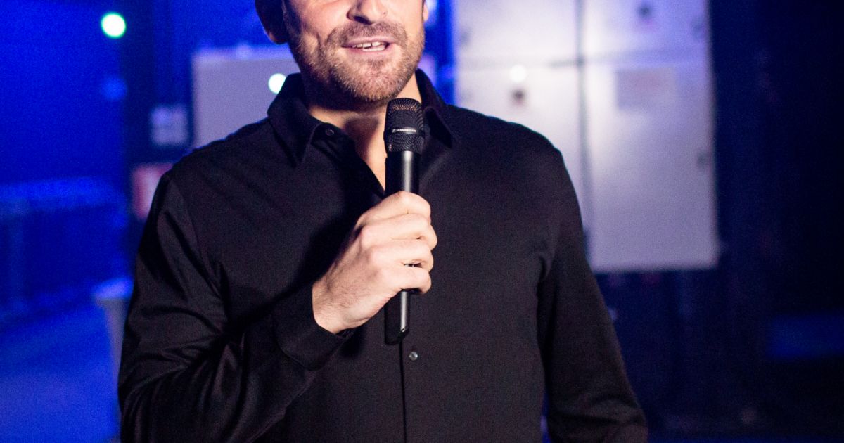 Exclusif - Camille Combal - People au spectacle de Malik Bentalha ...