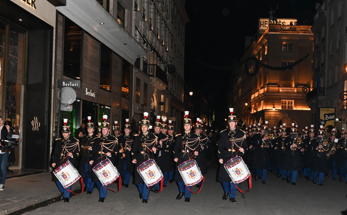 Photo : - Illuminations de Noël du Comité du Faubourg Saint-Honoré à ... Photo : - Illuminations de Noël du Comité du Faubourg Saint-Honoré à ...