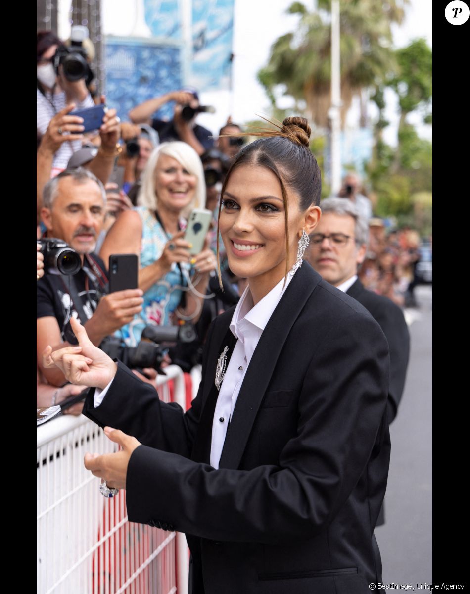 Iris Mittenaere pose avec sa soeur Cassandre qu'elle ne montre jamais ...