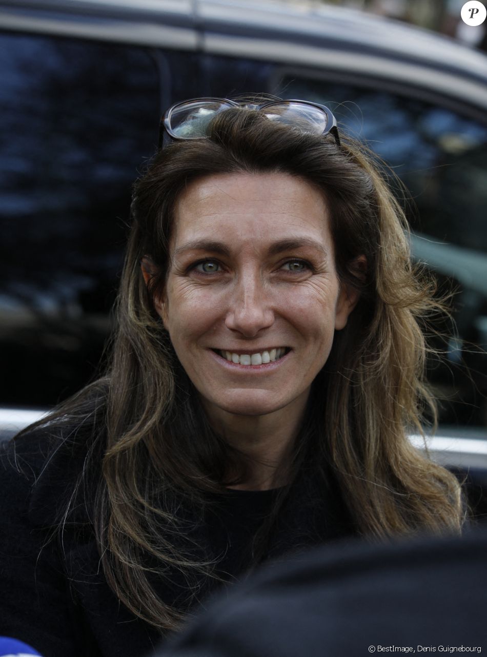 Anne-Claire Coudray- Sorties des obsèques de Jean-Pierre Pernaut en la ...