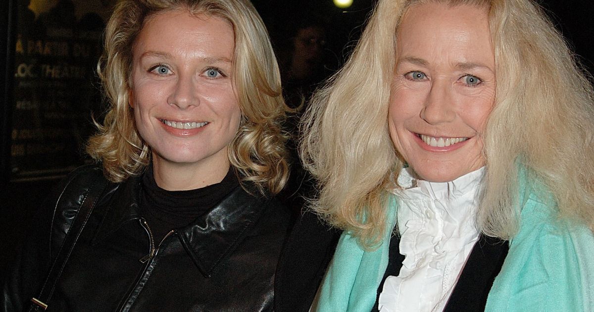 Archives. Marie Adam et sa mère Brigitte Fossey à Paris en 2004 ...