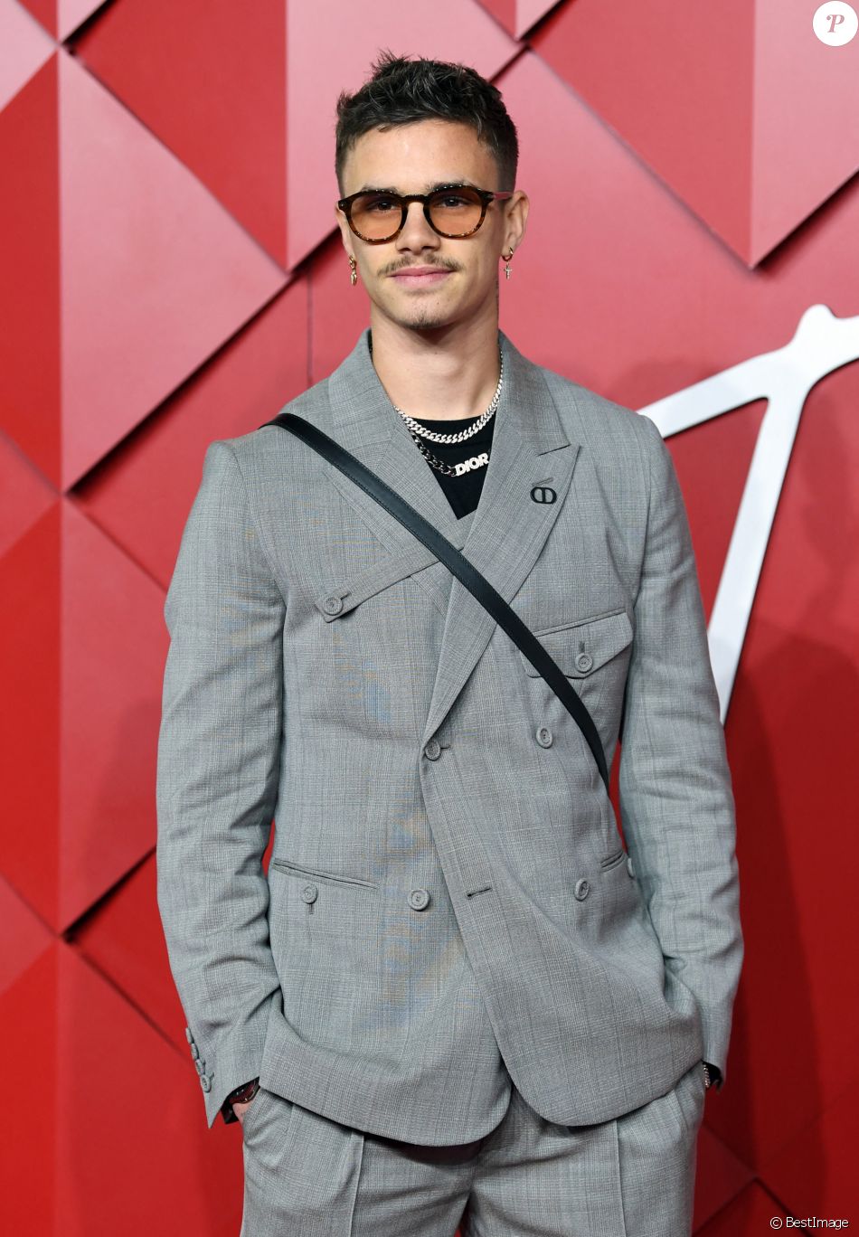 Romeo Beckham au photocall de la soirée des British Fashion Awards 2022 ...