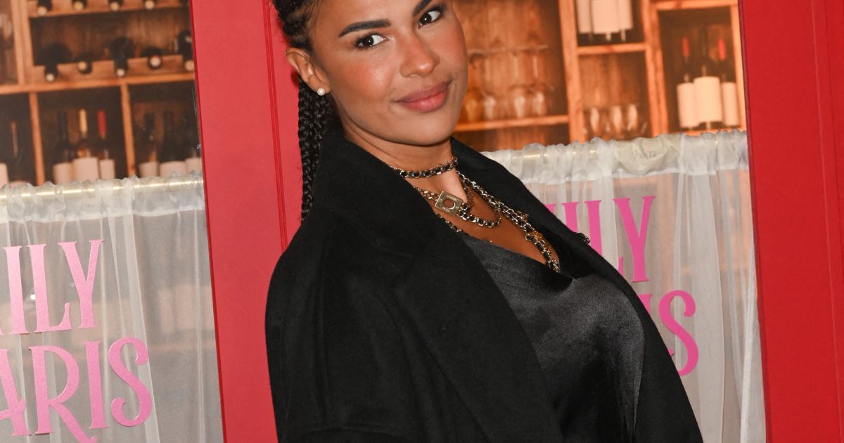 Léa Djadja - Avant-première du film Netflix Emily in Paris saison 3 au ...