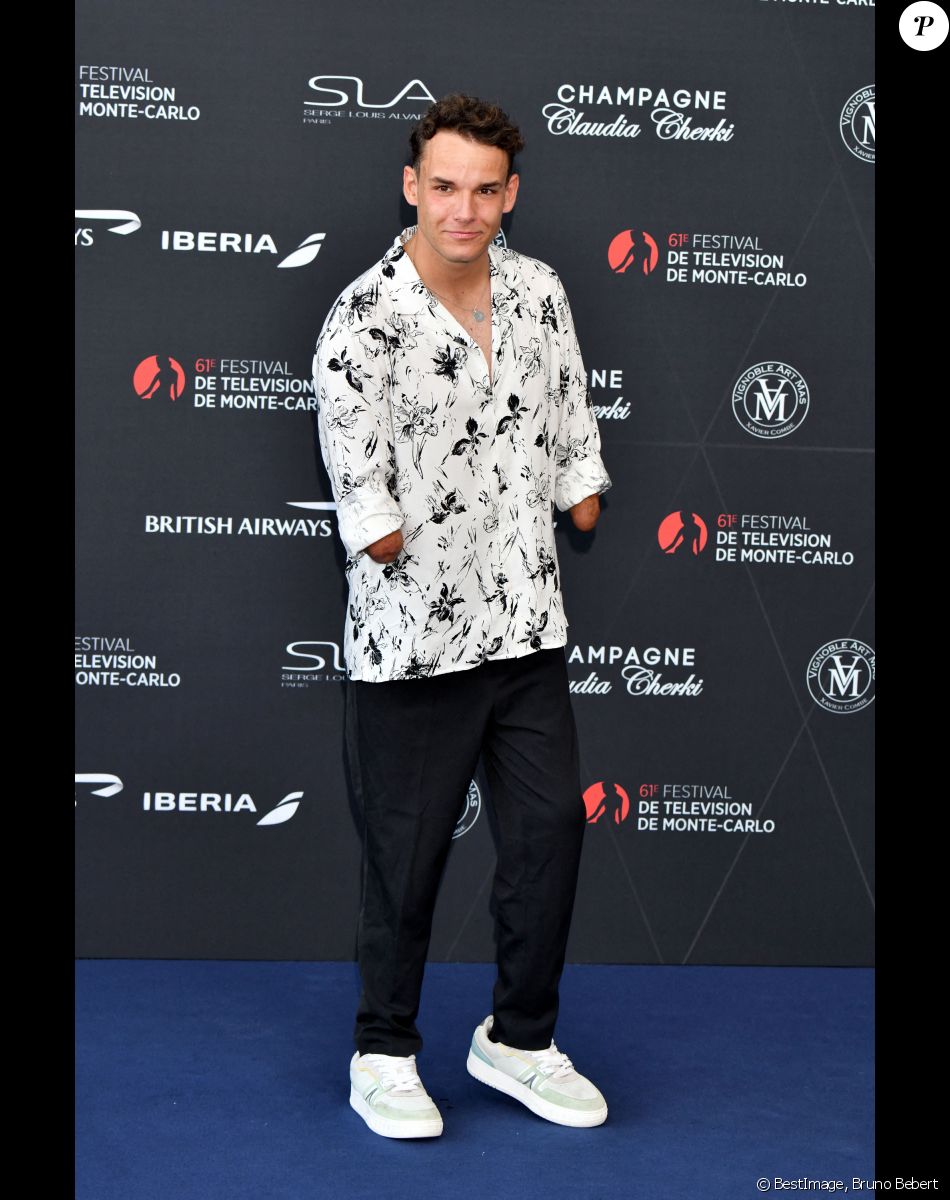 Théo Curin en couple : on sait enfin comment il a rencontré sa très ...